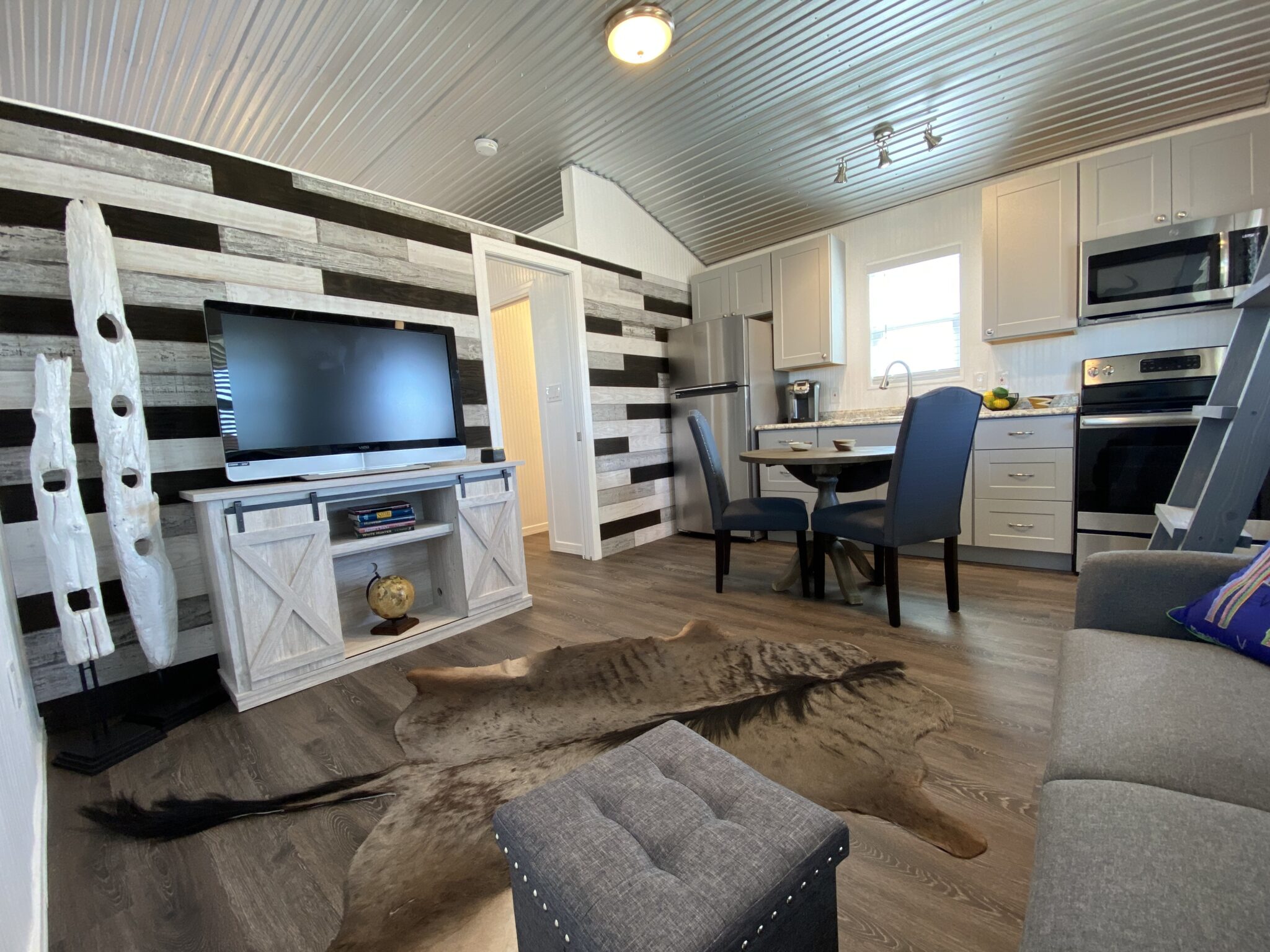 Spacious Luxury Cabins - Kendall Cabin Co.